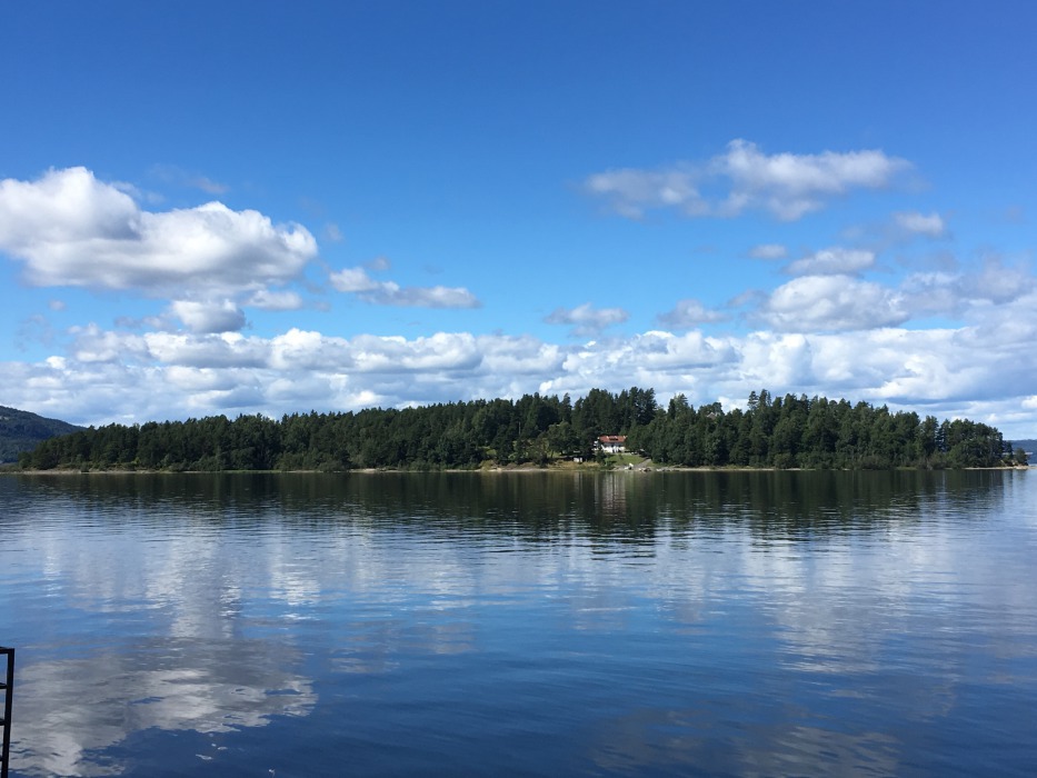BAUWELT - Ein Rundgang auf Utøya, fünf Jahre nach dem Massaker